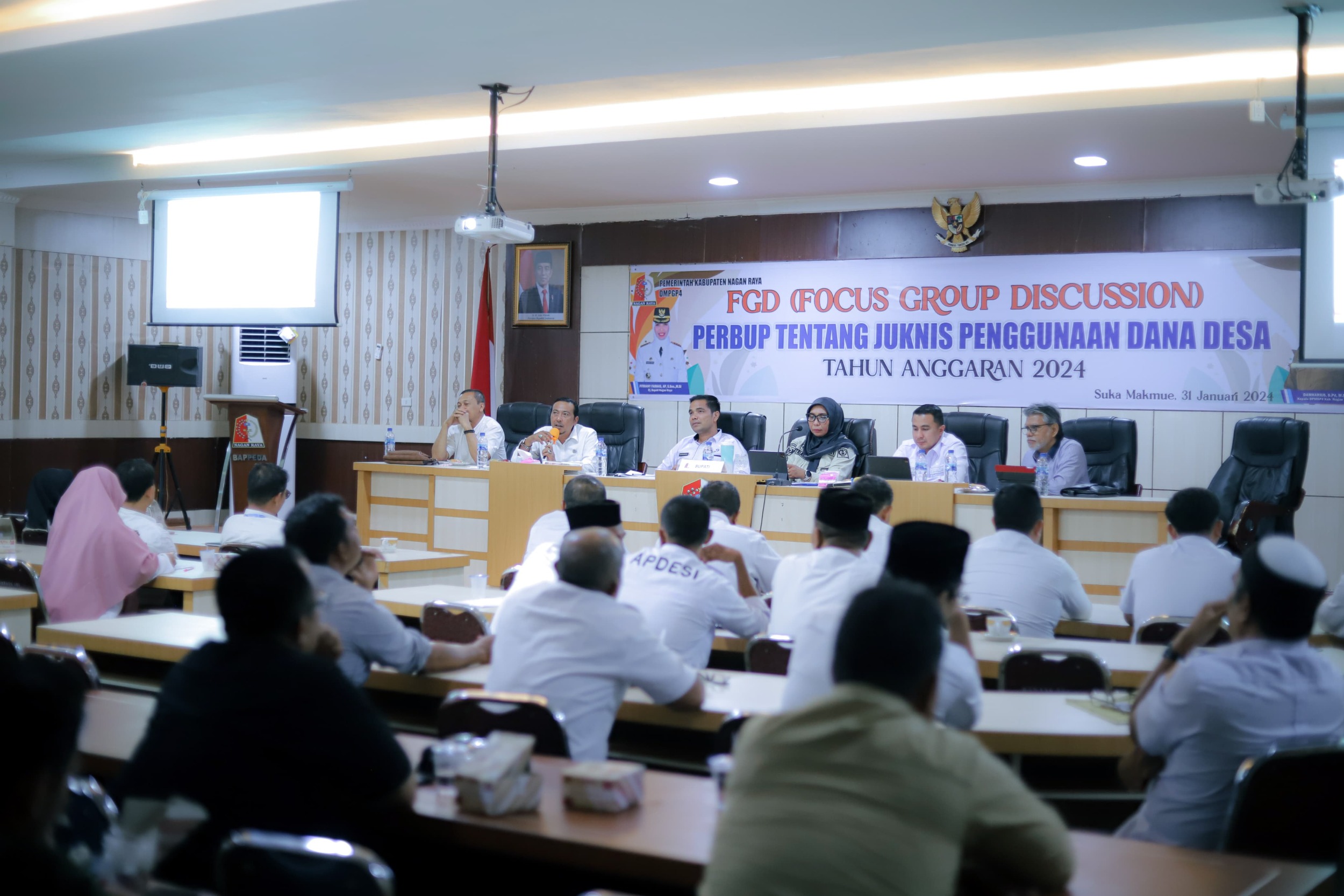 Di akhir sambutannya, Fitriany berharap kepada seluruh aparatur desa di ... Di akhir sambutannya, Fitriany berharap kepada seluruh aparatur desa di ...